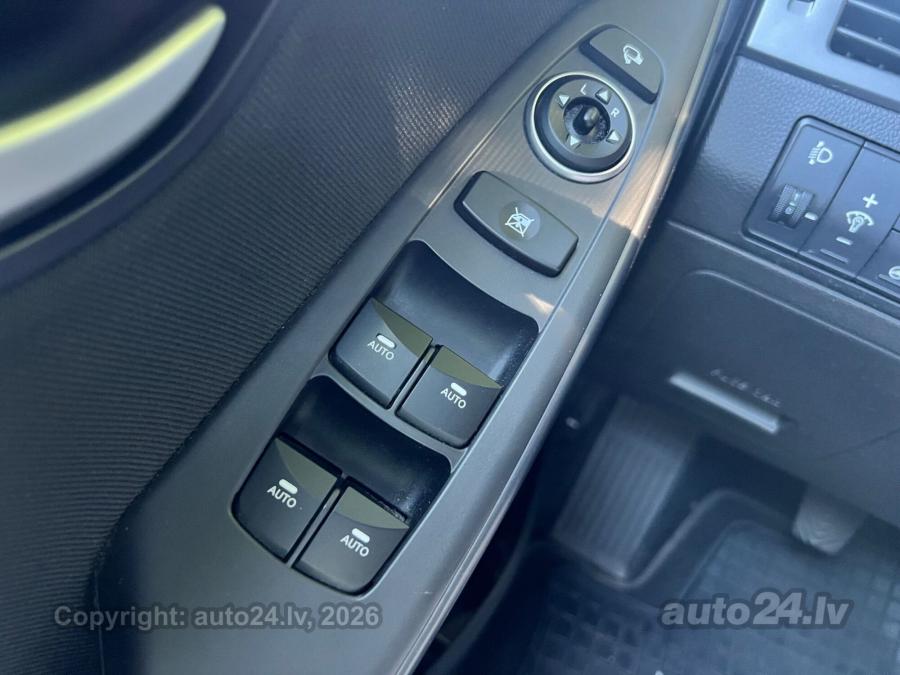 Grey Hyundai i30 2017 in Tallinn, with an engine capacity of 1.60 L and mileage of 111 thousand km for 8699 €, photo 9 on AUTOMOTO.COM.LV