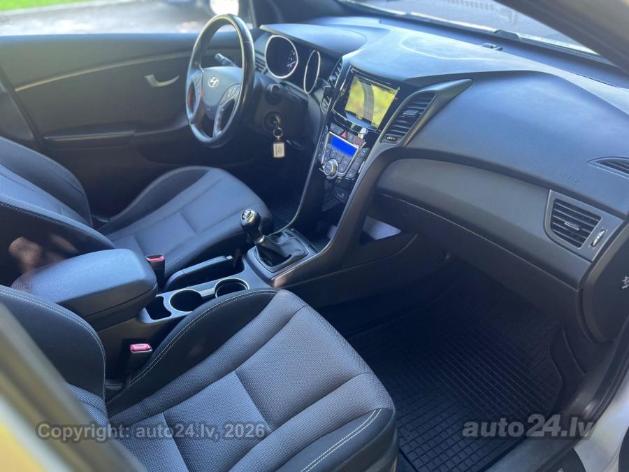 Grey Hyundai i30 2017 in Tallinn, with an engine capacity of 1.60 L and mileage of 111 thousand km for 8699 €, photo 12 on AUTOMOTO.COM.LV