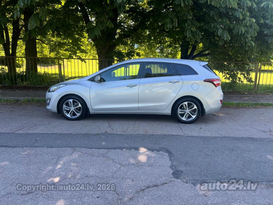 Grey Hyundai i30 2017 in Tallinn, with an engine capacity of 1.60 L and mileage of 111 thousand km for 8699 €, photo 13 on AUTOMOTO.COM.LV