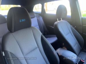 Grey Hyundai i30 2017 in Tallinn, with an engine capacity of 1.60 L and mileage of 111 thousand km for 8699 €, photo 17 on AUTOMOTO.COM.LV