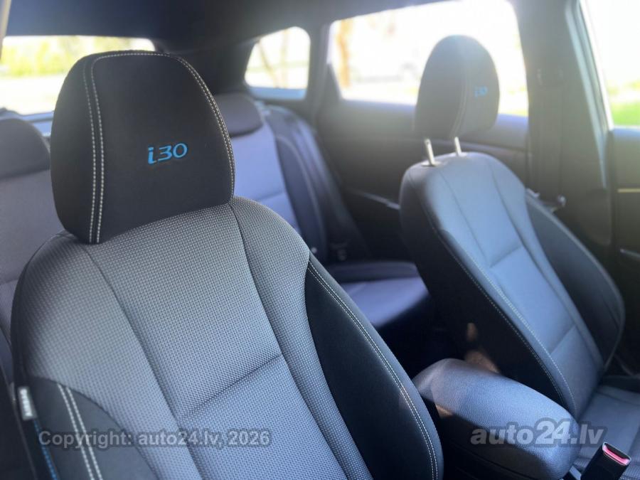 Grey Hyundai i30 2017 in Tallinn, with an engine capacity of 1.60 L and mileage of 111 thousand km for 8699 €, photo 17 on AUTOMOTO.COM.LV