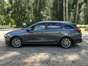 Grey Hyundai i30 2018 in Taurage, with an engine capacity of 1.60 L and mileage of 230 thousand km for 7450 €, photo 3 on AUTOMOTO.COM.LV