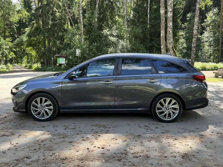 Grey Hyundai i30 2018 in Taurage, with an engine capacity of 1.60 L and mileage of 230 thousand km for 7450 €, photo 3 on AUTOMOTO.COM.LV