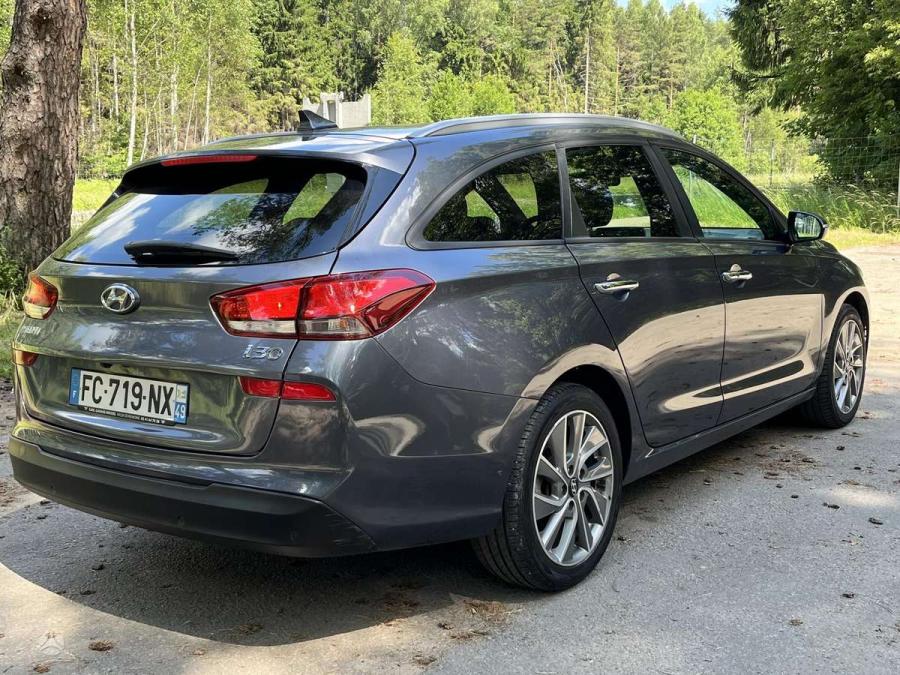 Grey Hyundai i30 2018 in Taurage, with an engine capacity of 1.60 L and mileage of 230 thousand km for 7450 €, photo 6 on AUTOMOTO.COM.LV