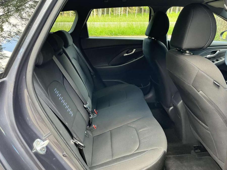 Grey Hyundai i30 2018 in Taurage, with an engine capacity of 1.60 L and mileage of 230 thousand km for 7450 €, photo 16 on AUTOMOTO.COM.LV