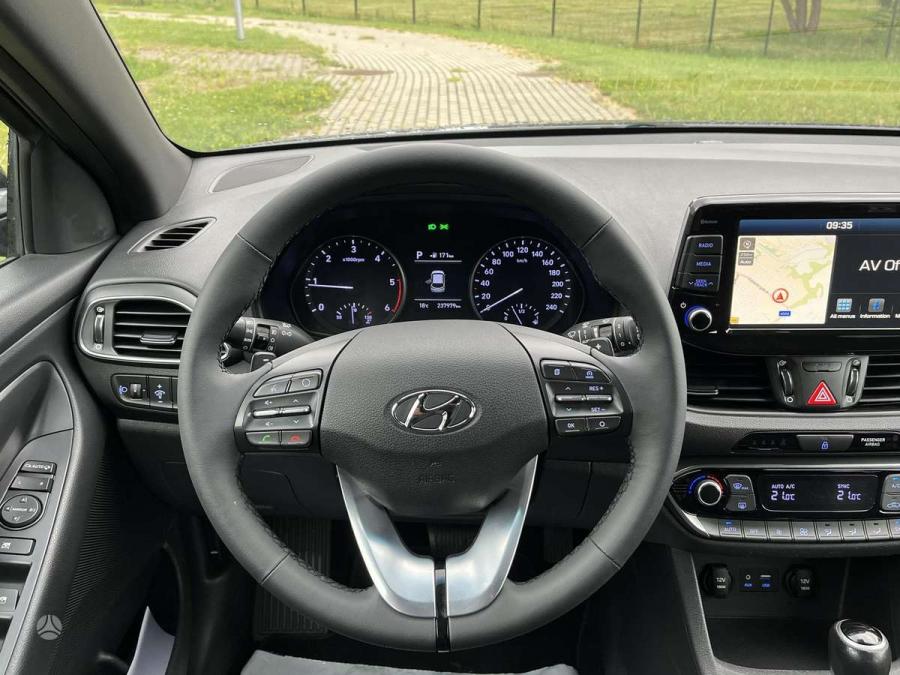 Pelēks Hyundai i30 2018 Tauragė, ar dzinēja tilpumu 1.58 L un nobraukumu 237 tūkst. km par 6950 €, foto 13 vietnē AUTOMOTO.COM.LV