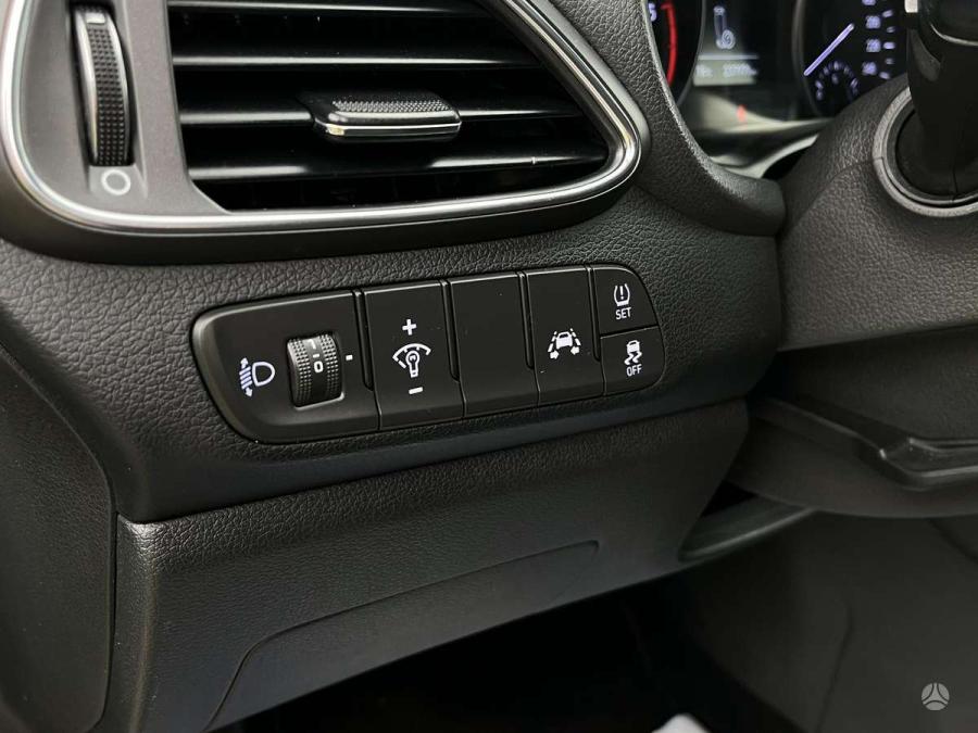 Pelēks Hyundai i30 2018 Tauragė, ar dzinēja tilpumu 1.58 L un nobraukumu 237 tūkst. km par 6950 €, foto 23 vietnē AUTOMOTO.COM.LV