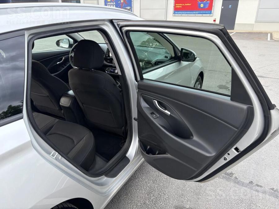 Серый Хендай i30 2018 в Рига, объемом двигателя 1.60 л и пробегом 86 тыс. км за 8900 €, фото 9 на AUTOMOTO.COM.LV