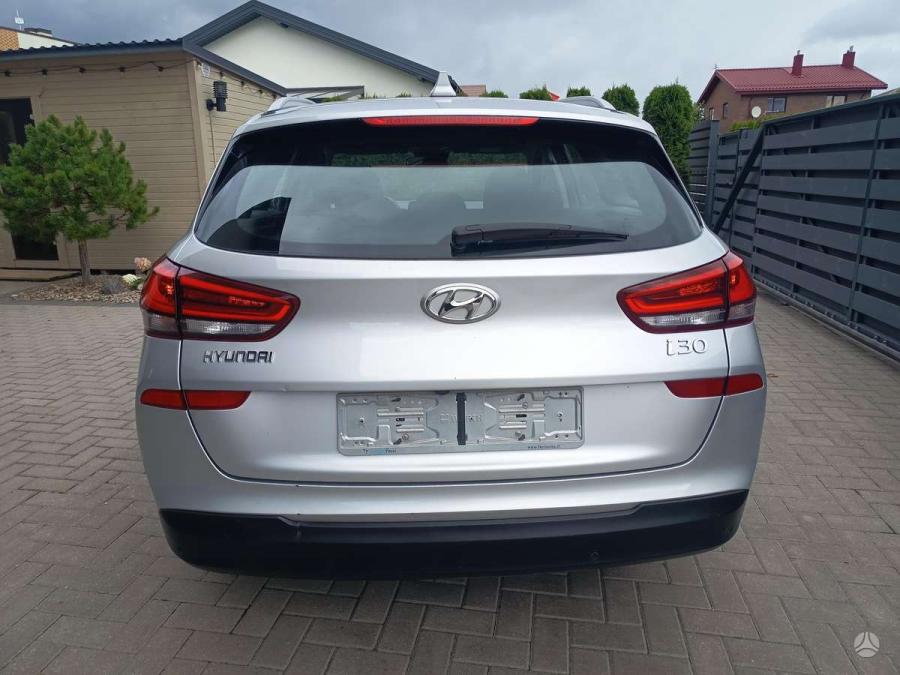 Grey Hyundai i30 2018 in Kaunas, with an engine capacity of 1.58 L and mileage of 174 thousand km for 5950 €, photo 9 on AUTOMOTO.COM.LV