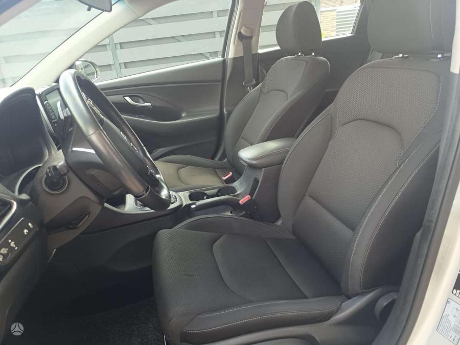 Grey Hyundai i30 2018 in Kaunas, with an engine capacity of 1.58 L and mileage of 174 thousand km for 5950 €, photo 12 on AUTOMOTO.COM.LV