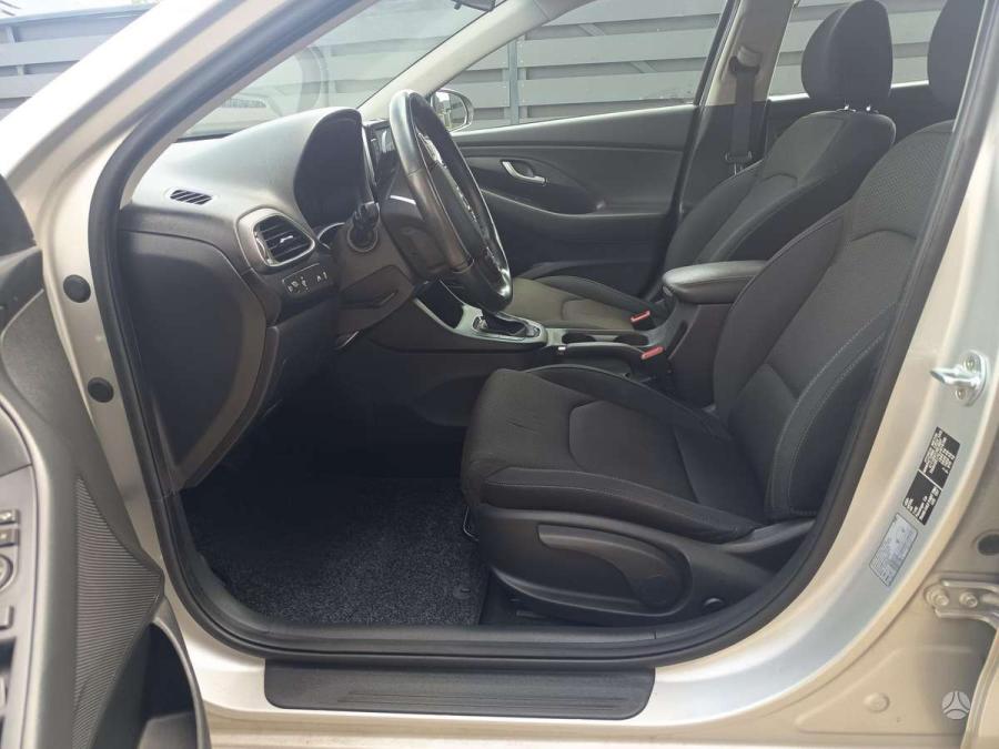 Grey Hyundai i30 2018 in Kaunas, with an engine capacity of 1.58 L and mileage of 174 thousand km for 5950 €, photo 13 on AUTOMOTO.COM.LV