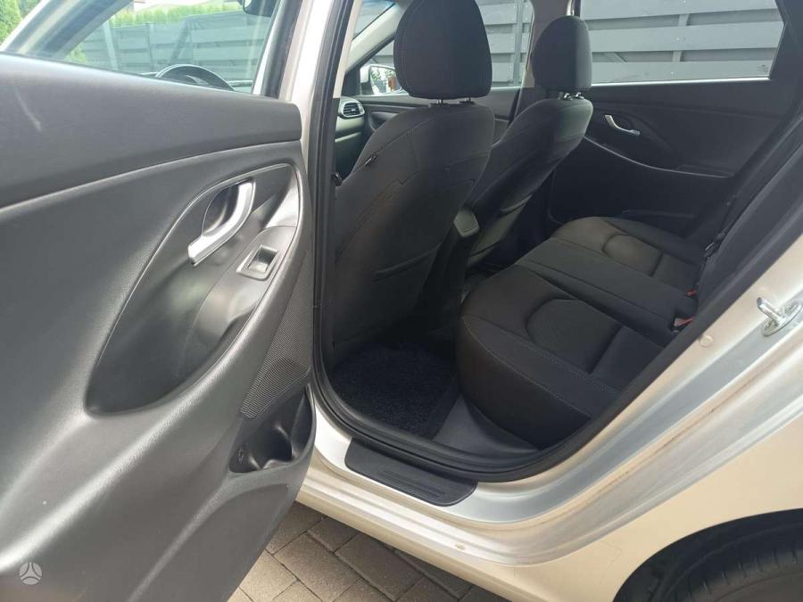 Grey Hyundai i30 2018 in Kaunas, with an engine capacity of 1.58 L and mileage of 174 thousand km for 5950 €, photo 16 on AUTOMOTO.COM.LV