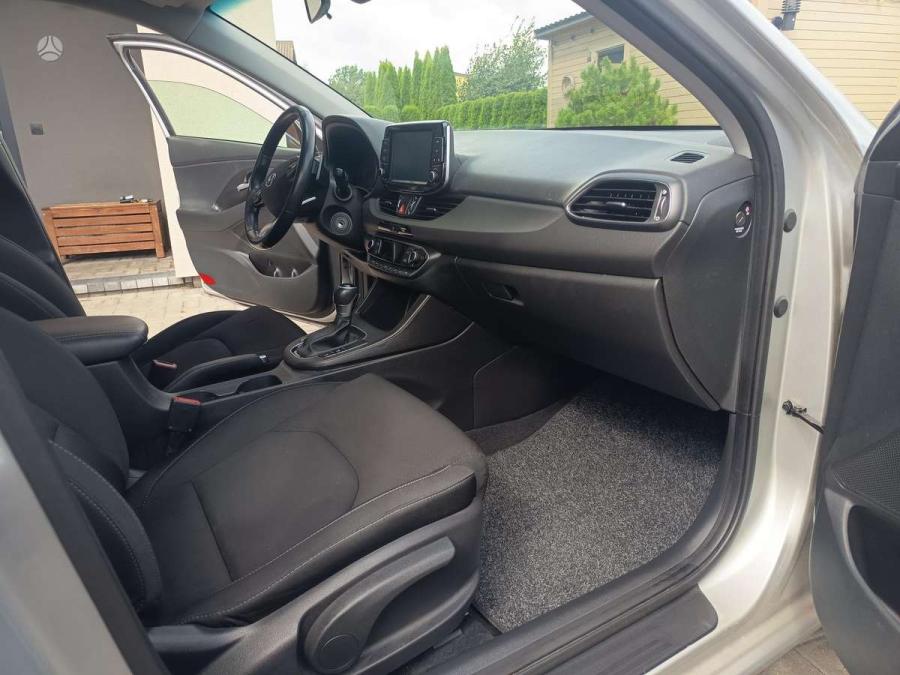 Grey Hyundai i30 2018 in Kaunas, with an engine capacity of 1.58 L and mileage of 174 thousand km for 5950 €, photo 19 on AUTOMOTO.COM.LV