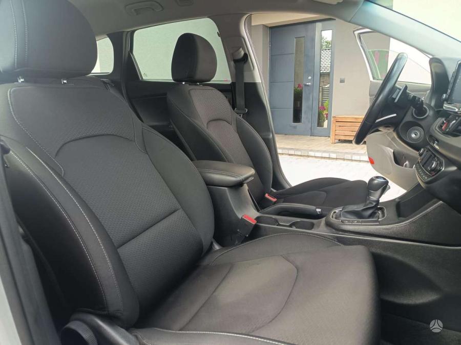 Grey Hyundai i30 2018 in Kaunas, with an engine capacity of 1.58 L and mileage of 174 thousand km for 5950 €, photo 21 on AUTOMOTO.COM.LV