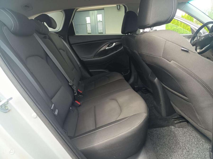 Grey Hyundai i30 2018 in Kaunas, with an engine capacity of 1.58 L and mileage of 174 thousand km for 5950 €, photo 23 on AUTOMOTO.COM.LV