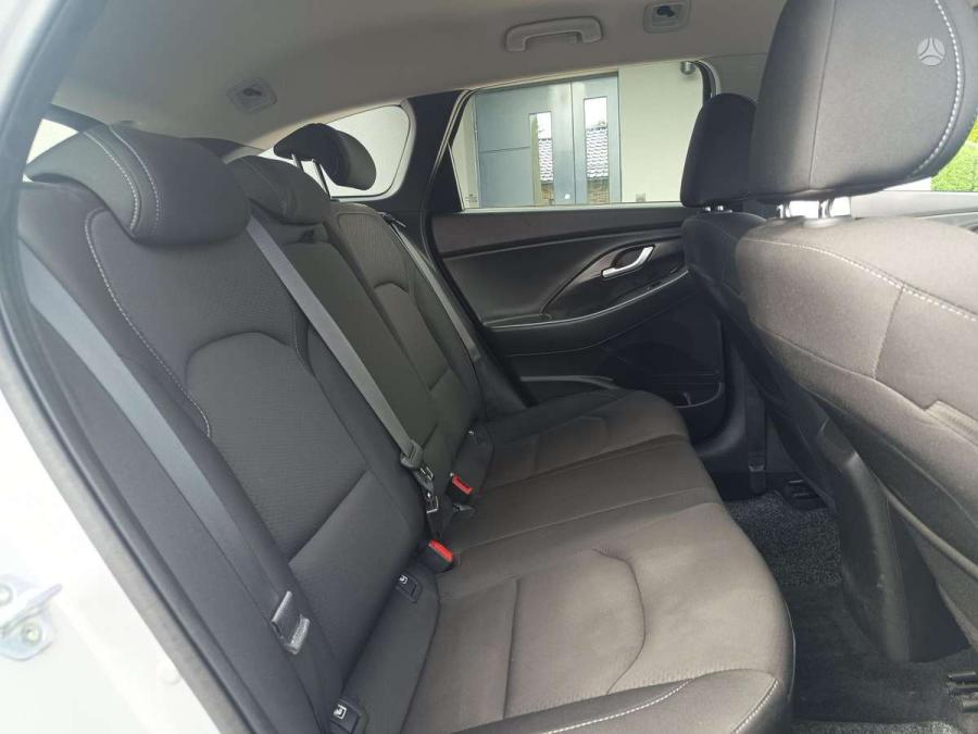 Grey Hyundai i30 2018 in Kaunas, with an engine capacity of 1.58 L and mileage of 174 thousand km for 5950 €, photo 24 on AUTOMOTO.COM.LV