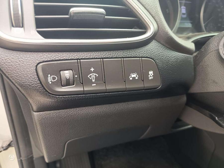 Grey Hyundai i30 2018 in Kaunas, with an engine capacity of 1.58 L and mileage of 174 thousand km for 5950 €, photo 33 on AUTOMOTO.COM.LV
