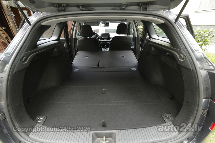 Grey Hyundai i30 2019 in Tallinn, with an engine capacity of 1.40 L and mileage of 83 thousand km for 10000 €, photo 8 on AUTOMOTO.COM.LV