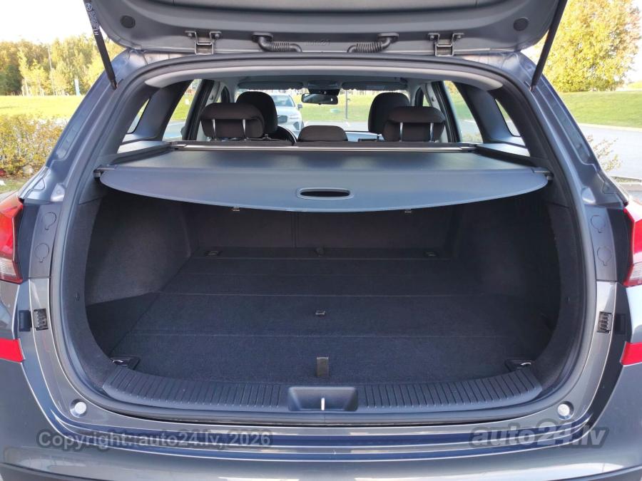 Pelēks Hyundai i30 2019 Tallina, ar dzinēja tilpumu 1.40 L un nobraukumu 84 tūkst. km par 11390 €, foto 12 vietnē AUTOMOTO.COM.LV