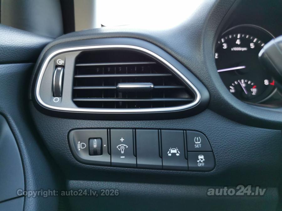Pelēks Hyundai i30 2019 Tallina, ar dzinēja tilpumu 1.40 L un nobraukumu 84 tūkst. km par 11390 €, foto 21 vietnē AUTOMOTO.COM.LV