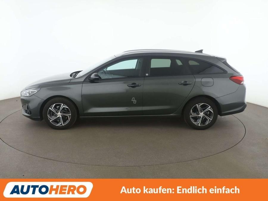 Grey Hyundai i30 2021 in Kaunas, with an engine capacity of 1.00 L and mileage of 38 thousand km for 21582 €, photo 3 on AUTOMOTO.COM.LV