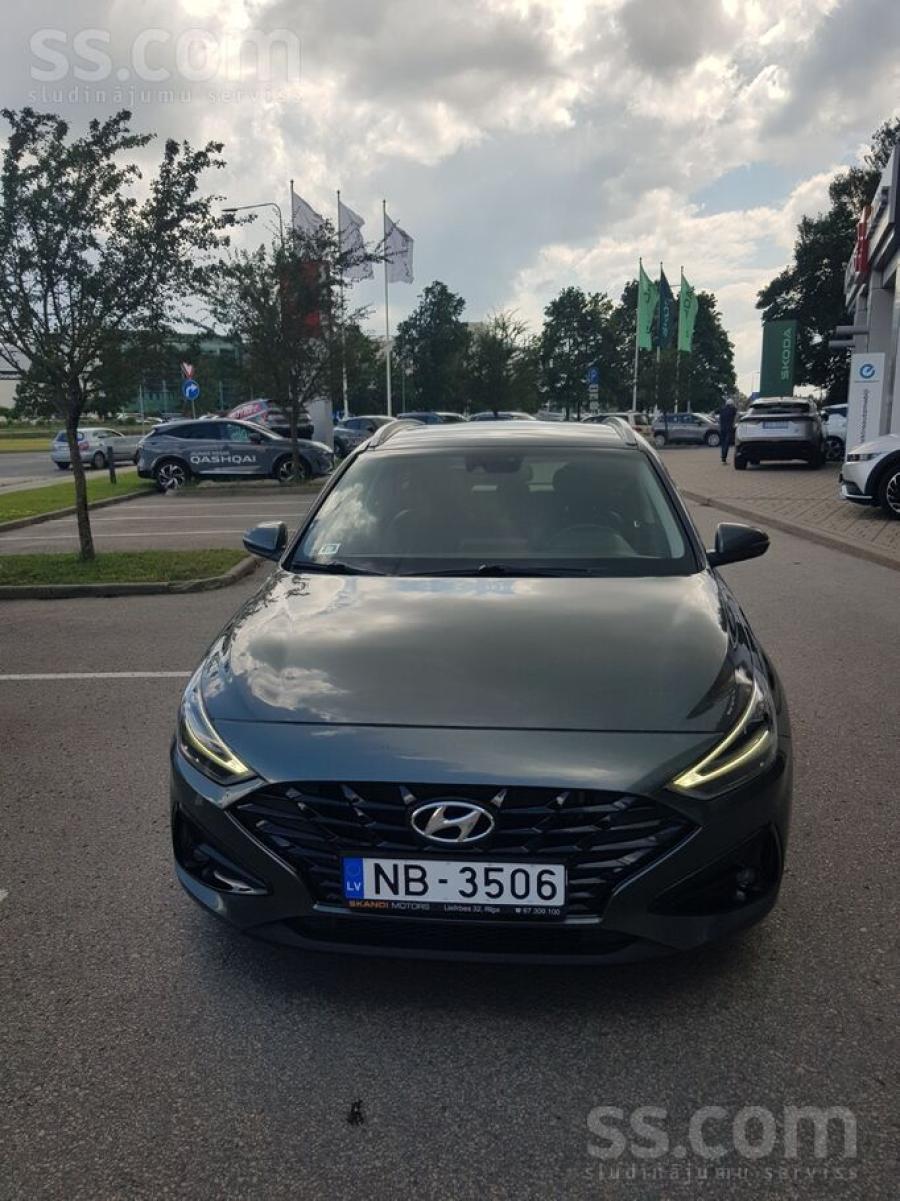 Grey Hyundai i30 2022 in Riga, with an engine capacity of 1.50 L and mileage of 210 thousand km for 12400 €, photo 3 on AUTOMOTO.COM.LV