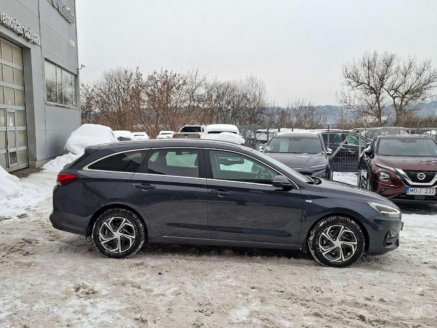 Grey Hyundai i30 2022 in Vilnius, with an engine capacity of 1.48 L and mileage of 56 thousand km for 18500 €, photo 5 on AUTOMOTO.COM.LV
