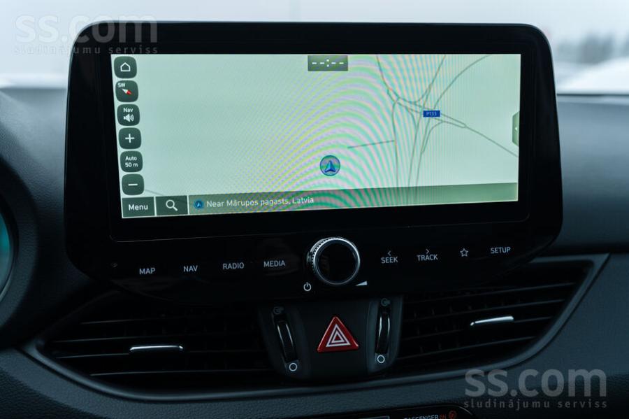 Pelēks Hyundai i30 2024 Rīga, ar dzinēja tilpumu 1.50 L un nobraukumu 22 tūkst. km par 17500 €, foto 20 vietnē AUTOMOTO.COM.LV