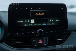 Pelēks Hyundai i30 2024 Rīga, ar dzinēja tilpumu 1.50 L un nobraukumu 22 tūkst. km par 17500 €, foto 21 vietnē AUTOMOTO.COM.LV