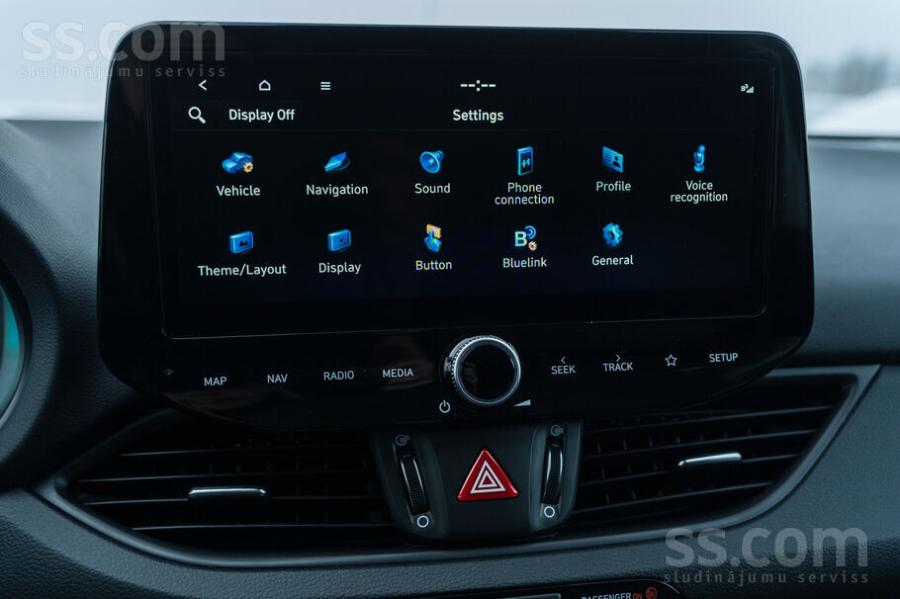 Pelēks Hyundai i30 2024 Rīga, ar dzinēja tilpumu 1.50 L un nobraukumu 22 tūkst. km par 17500 €, foto 24 vietnē AUTOMOTO.COM.LV