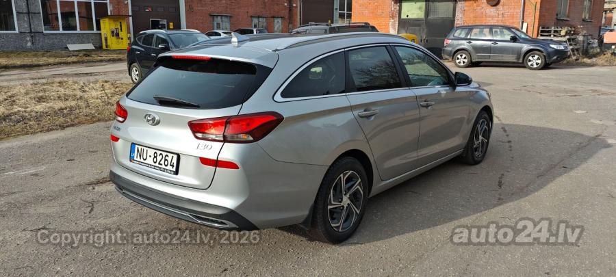 Grey Hyundai i30 2024 in Riga, with an engine capacity of 1.50 L and mileage of 38 thousand km for 18880 €, photo 4 on AUTOMOTO.COM.LV