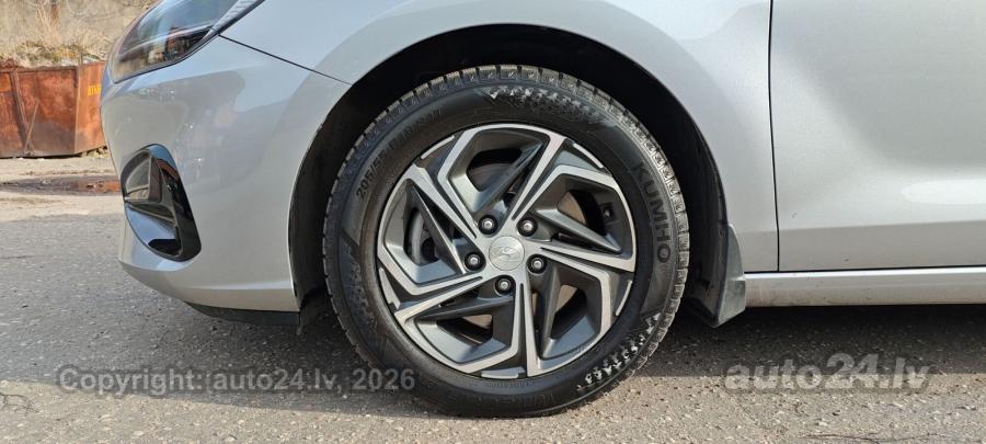 Grey Hyundai i30 2024 in Riga, with an engine capacity of 1.50 L and mileage of 38 thousand km for 18880 €, photo 6 on AUTOMOTO.COM.LV