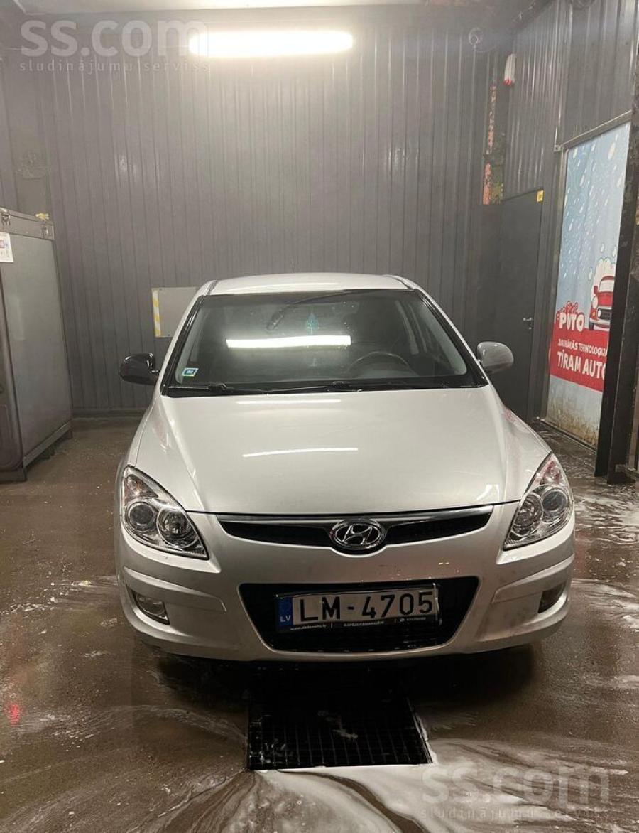 Hyundai i30 2007 in Riga, with an engine capacity of 1.40 L and mileage of 181 thousand km for 1400 €, photo 3 on AUTOMOTO.COM.LV