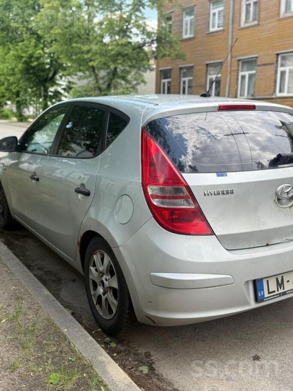 Hyundai i30 2007 in Riga, with an engine capacity of 1.40 L and mileage of 181 thousand km for 1400 €, photo 4 on AUTOMOTO.COM.LV