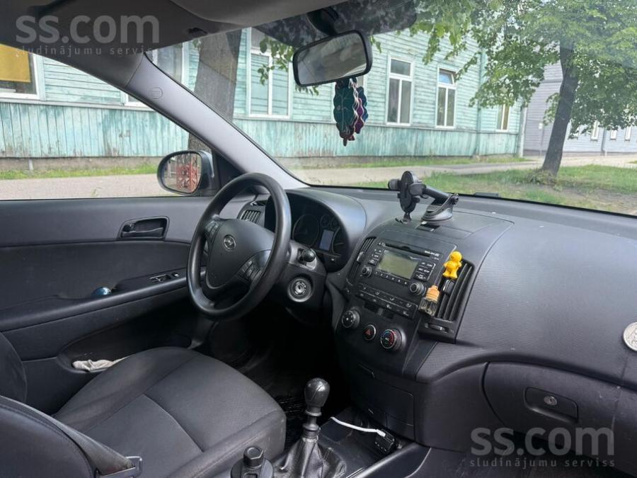 Hyundai i30 2007 in Riga, with an engine capacity of 1.40 L and mileage of 181 thousand km for 1400 €, photo 5 on AUTOMOTO.COM.LV