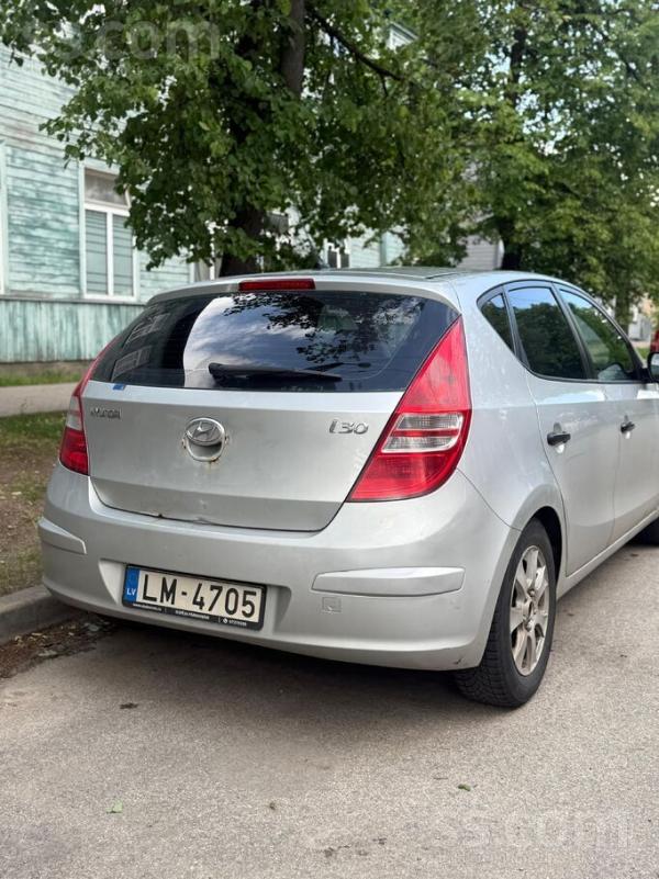 Hyundai i30 2007 in Riga, with an engine capacity of 1.40 L and mileage of 181 thousand km for 1400 €, photo 8 on AUTOMOTO.COM.LV