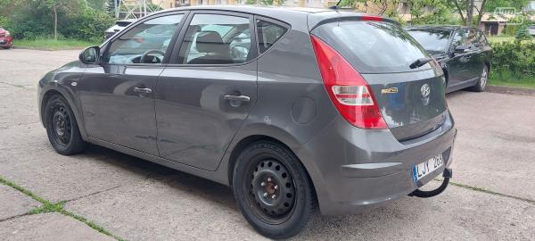 Hyundai i30 2007 in Vilnius, with an engine capacity of 1.60 L and mileage of 210 thousand km for 690 €, photo 6 on AUTOMOTO.COM.LV