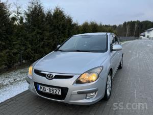 Hyundai i30 2008 in Riga, with an engine capacity of 1.60 L and mileage of 225 thousand km for 2350 €, photo 2 on AUTOMOTO.COM.LV