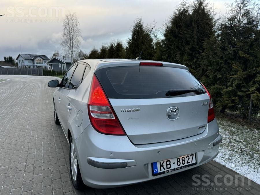 Hyundai i30 2008 in Riga, with an engine capacity of 1.60 L and mileage of 225 thousand km for 2350 €, photo 4 on AUTOMOTO.COM.LV