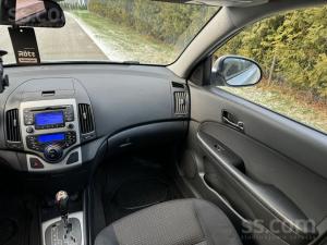 Hyundai i30 2008 in Riga, with an engine capacity of 1.60 L and mileage of 225 thousand km for 2350 €, photo 11 on AUTOMOTO.COM.LV