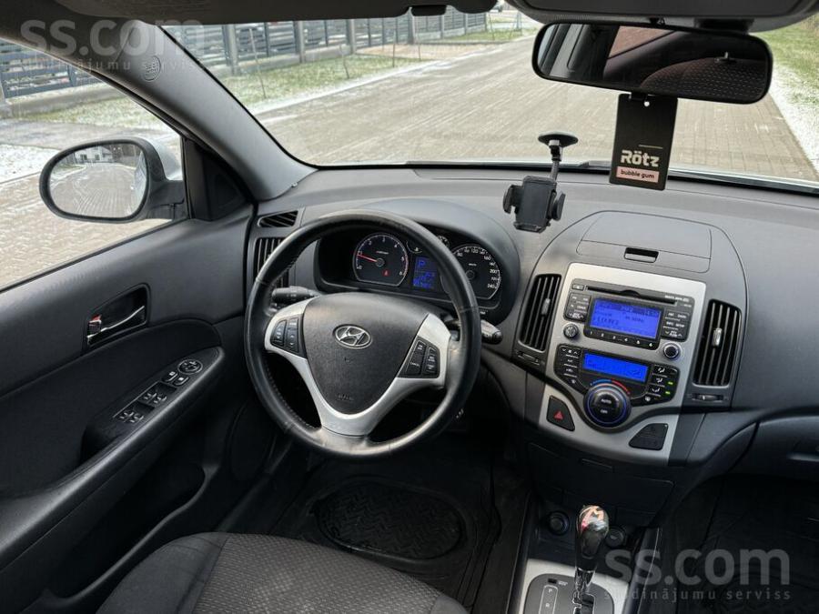 Hyundai i30 2008 in Riga, with an engine capacity of 1.60 L and mileage of 225 thousand km for 2350 €, photo 12 on AUTOMOTO.COM.LV