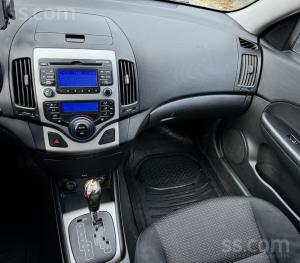 Hyundai i30 2008 in Riga, with an engine capacity of 1.60 L and mileage of 225 thousand km for 2350 €, photo 14 on AUTOMOTO.COM.LV