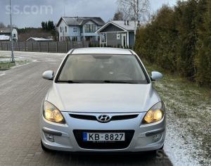 Hyundai i30 2008 in Riga, with an engine capacity of 1.60 L and mileage of 225 thousand km for 2350 €, photo 15 on AUTOMOTO.COM.LV