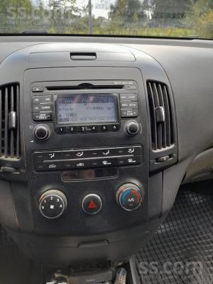 Hyundai i30 2008 in Riga, with an engine capacity of 1.40 L and mileage of 150 thousand km for 1200 €, photo 13 on AUTOMOTO.COM.LV