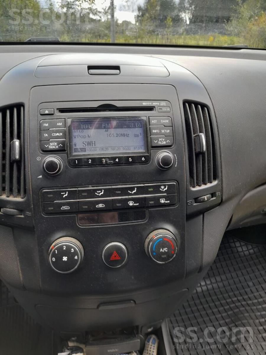 Hyundai i30 2008 in Riga, with an engine capacity of 1.40 L and mileage of 150 thousand km for 1200 €, photo 13 on AUTOMOTO.COM.LV
