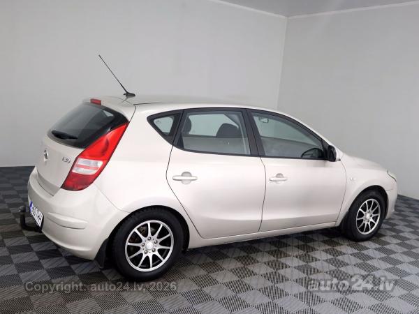 Hyundai i30 2008 in Tallinn, with an engine capacity of 1.60 L and mileage of 249 thousand km for 1399 €, photo 3 on AUTOMOTO.COM.LV