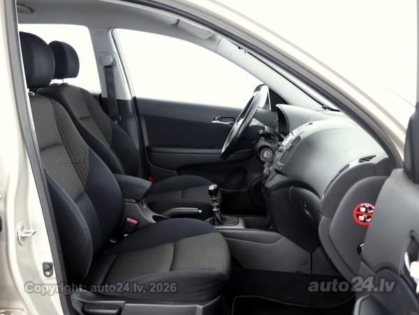 Hyundai i30 2008 in Tallinn, with an engine capacity of 1.60 L and mileage of 249 thousand km for 1399 €, photo 6 on AUTOMOTO.COM.LV
