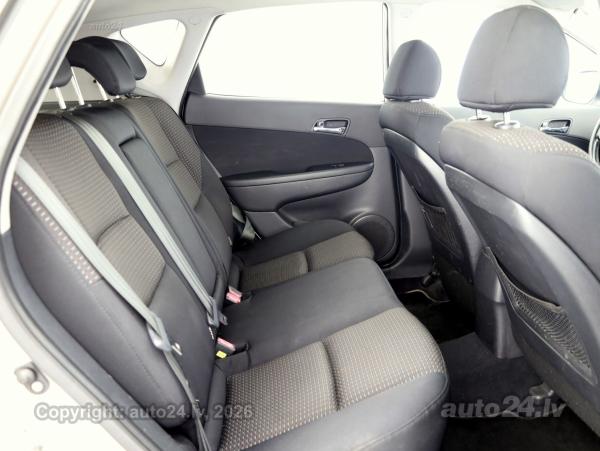 Hyundai i30 2008 in Tallinn, with an engine capacity of 1.60 L and mileage of 267 thousand km for 1199 €, photo 7 on AUTOMOTO.COM.LV