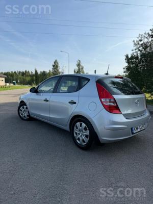 Hyundai i30 2009 in Riga, with an engine capacity of 1.40 L and mileage of 178 thousand km for 2100 €, photo 2 on AUTOMOTO.COM.LV