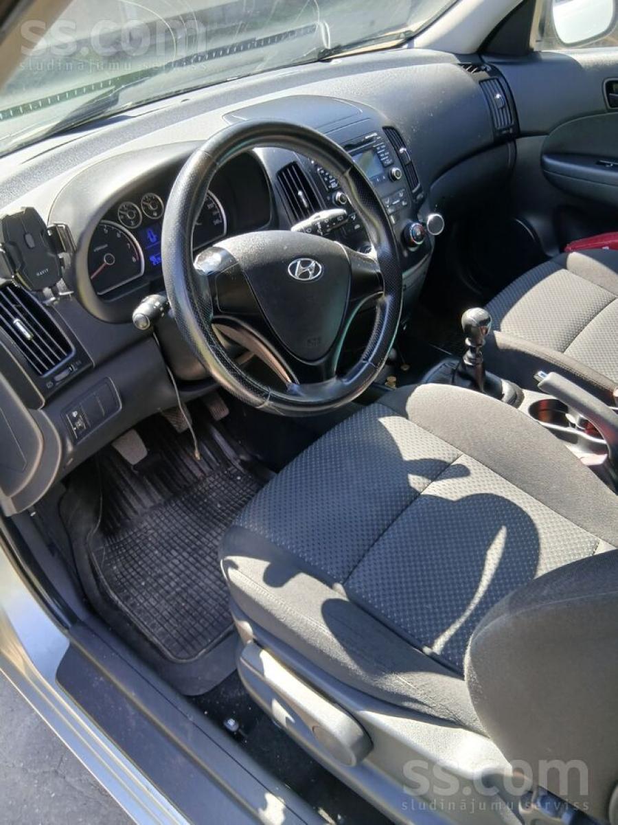 Hyundai i30 2009 in Riga, with an engine capacity of 1.40 L and mileage of 259 thousand km for 2000 €, photo 9 on AUTOMOTO.COM.LV